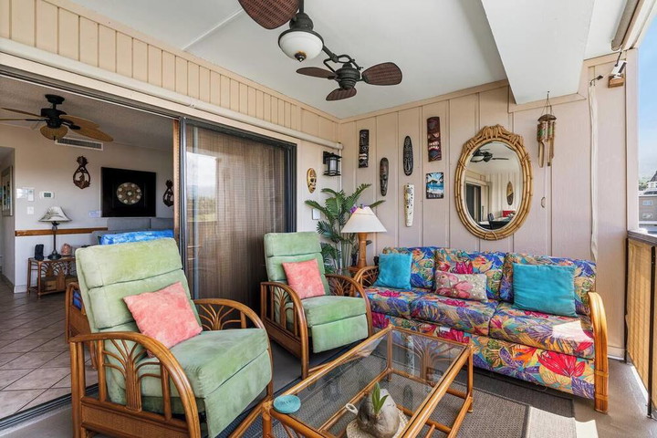 Kona Plaza#409: Top Floor, Downtown, Rare 3 Bedroom Penthouse With Ocean View - Kailua-Kona, HI