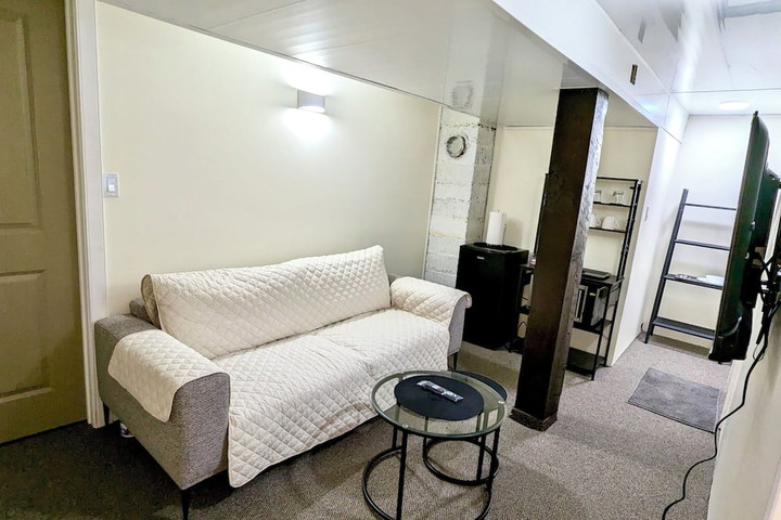 Private Basement Suite, Heart Of Downtown Yk. - Yellowknife