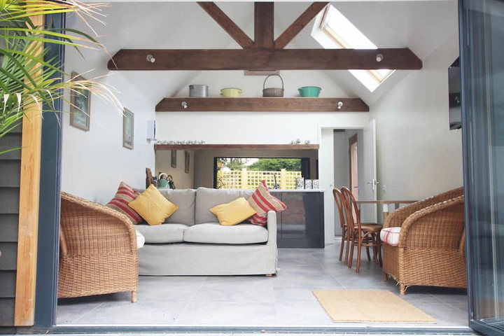 Contemporary Restored Cottage In The Heart Of Kentish Village - Kent
