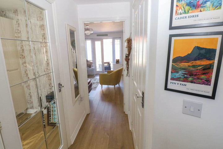 Ty Bach Twt Llanelli, Pet Friendly, With A Garden In Llanelli - Llanelli