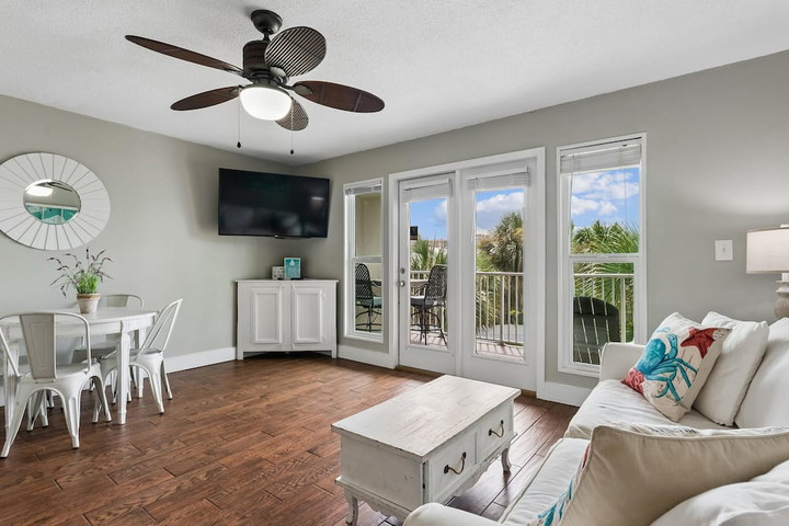 1bd/1ba Condo With Hallway Bunks, Steps To Public Beach, Pool + Hot Tub - Perdido Key, FL