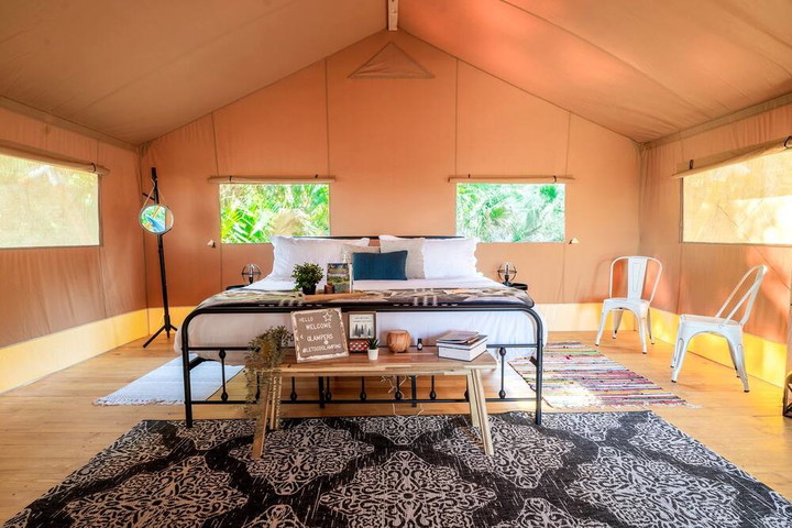 Luxurious Deluxe Safari Tent With King Bed And Outdoor Fire Pit In Bradenton, Florida - Tampa Bay