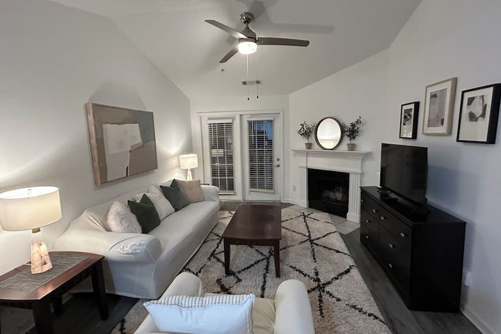 Fabulous Fully-furnished Apartment In Alpharetta - Alpharetta