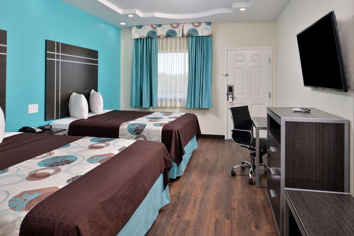 Your Home Away From Home! 2 Family-friendly Units! Close To Old Town Spring! - Spring, TX