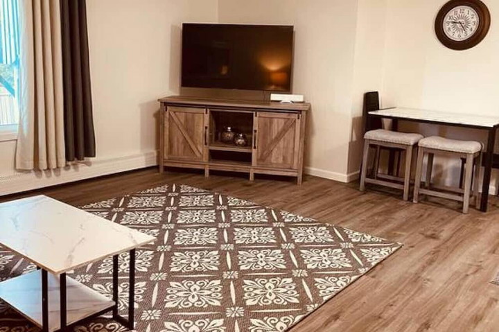 Clean Roomy Newly Renovated Great Home Base. - Fairbanks, AK
