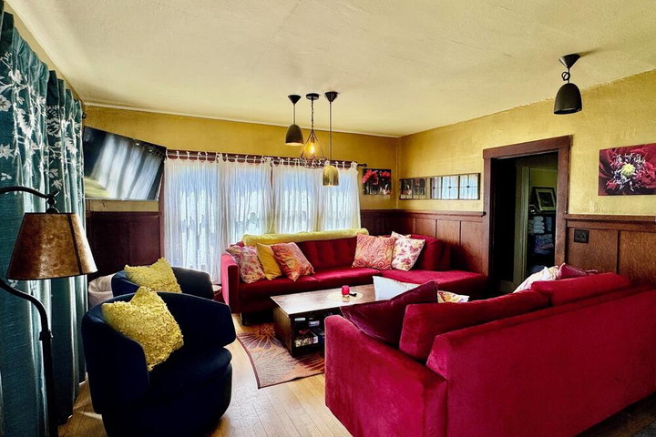 Shabby Chic Waterfront Retreat Serene Low Bank Waterfront Home W/ Gas Fire Pit. - Tacoma, WA