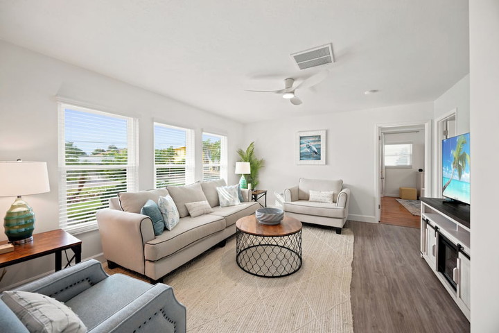 Luxury Pool Home | Bay, Beach & Boat Friendly - Venice, FL