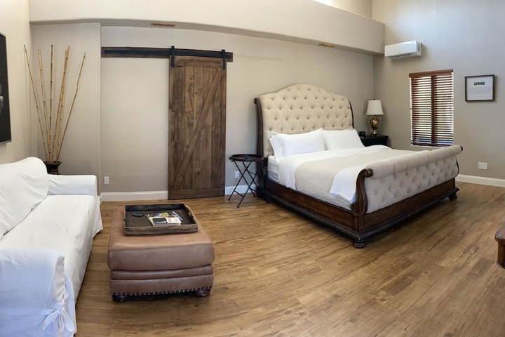 Grande Suite King Au Bord De La Piscine Avec Entrée Privée - Villa Riposo Winery - San Jose, CA