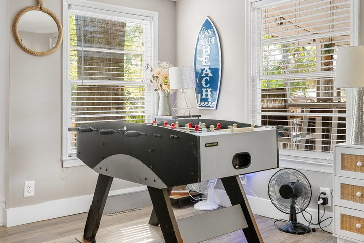 Charming Beach Bungalow - Minutes To The Beach - Folly Beach, SC