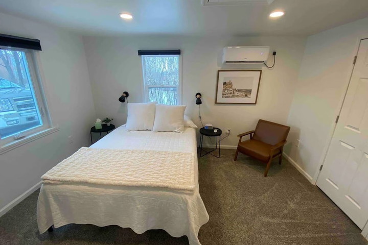 Cute Tiny Home With Everything You Need! - Waterloo, IA