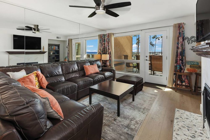 Beautiful Sunny 3 Bedroom Ground Floor With Southwest View Of The Ocean - San Diego, CA