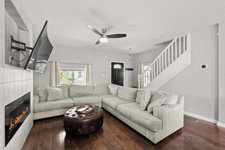Near Nationwide + Downtown | Sleeps 8 - Columbus, OH