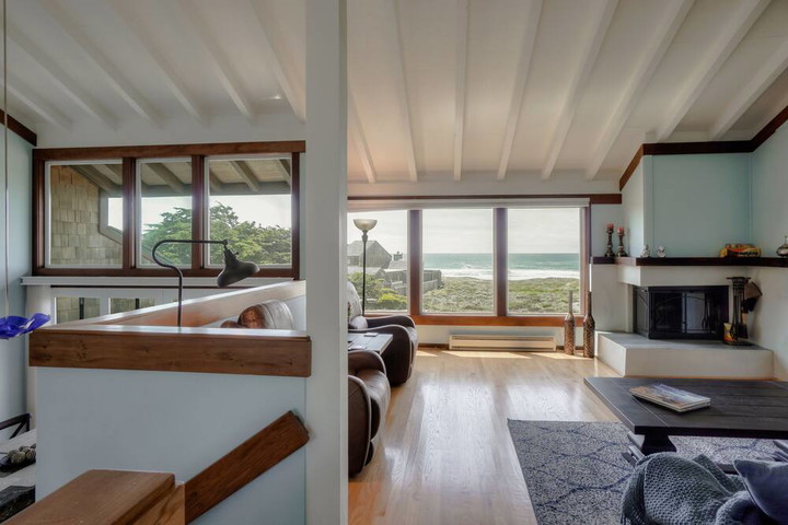Refreshed Oceanfront Beach House With Two Master Suites - Salinas, CA