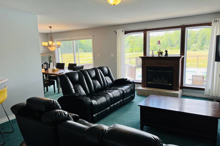 40 Acre Vacation Rental Cottage With Hot Tub And Swimming Pool In Niagara - Welland
