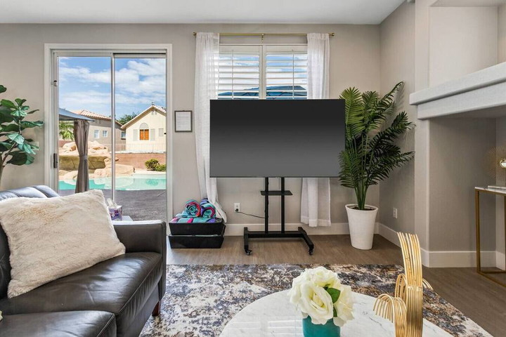 5 Bd Luxury Vegas Stay W/game Room And Pool! - Las Vegas, NV