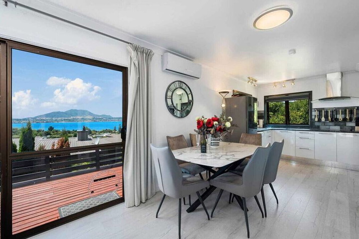 Beauty By The Bay Beautiful Lake Views And Spa Pool - Taupō
