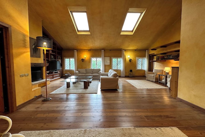 Spacious Flat With Pool & 36.000m2 Garden - Treviso