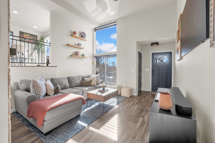 Central 2br/2.5ba W/ Sauna, Walk To Pearl St - Boulder, CO