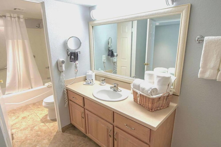 Cozy 1-bedroom Resort In Charming Palm Springs, Fitness Room, Tennis, And Pools - Palm Springs, CA