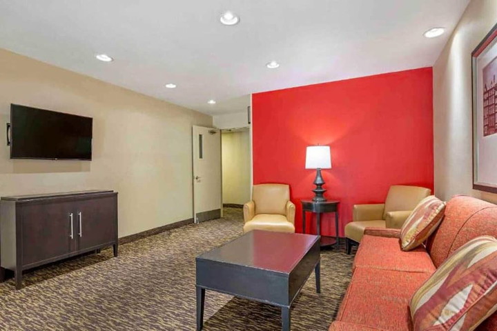 2 Queen Beds | Non-smoking, Kitchen - Noblesville, IN