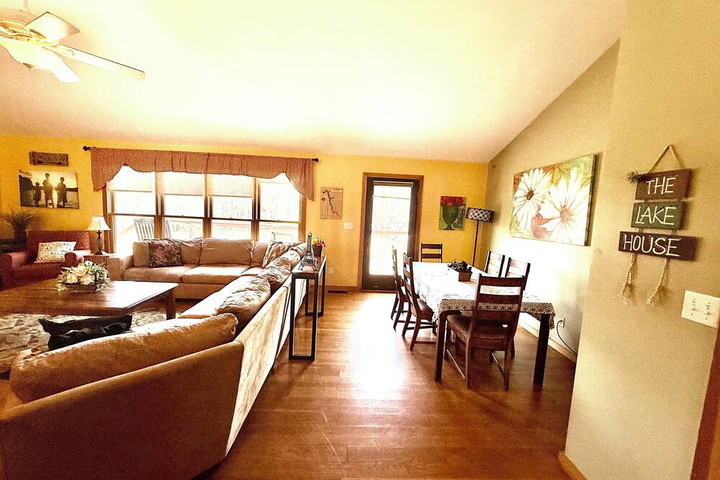 Beautiful, Cedar Lakeside Cabin With Private Dock - Cadiz, KY