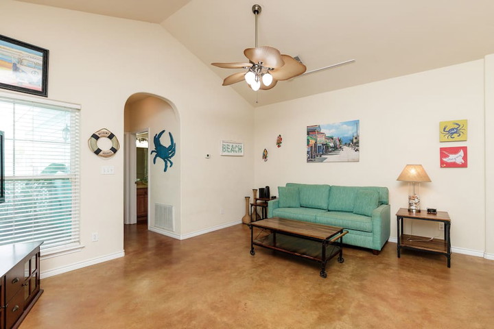 Pet-friendly Retreat | Tropical Pool & Private Patio - Corpus Christi, TX