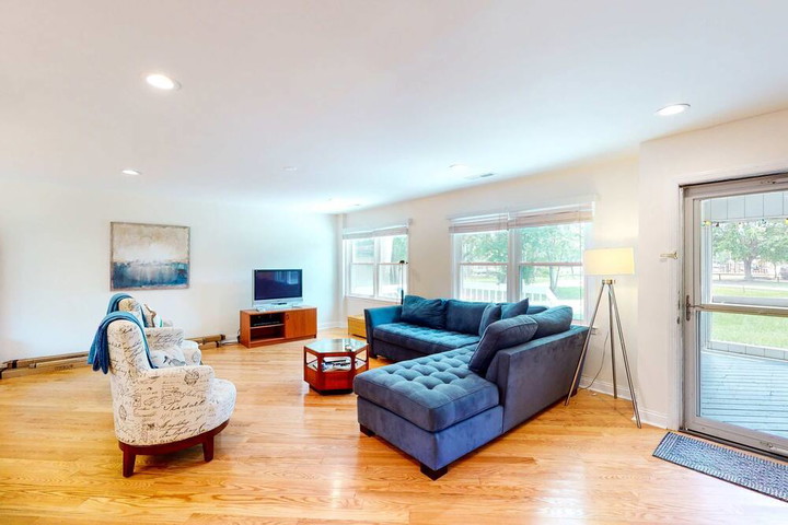 Comfortable Dog-friendly Home Next Door To Rec Center - Blocks From Beach Access - Isle of Palms, SC