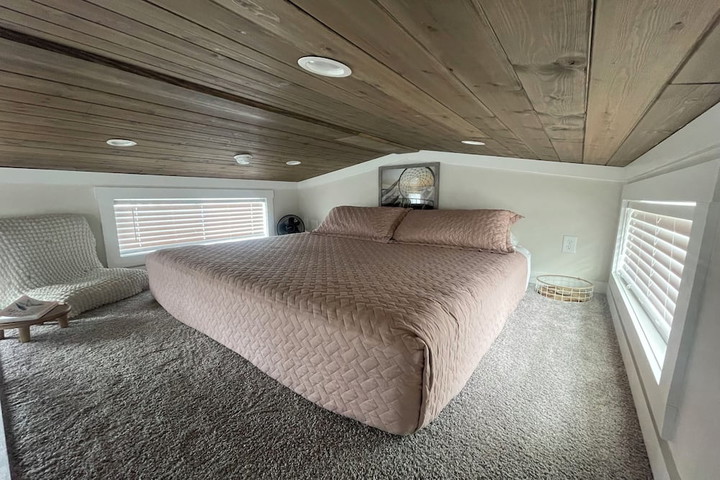 Tiny Lakeside Retreat, Sleeps 8. On Lake Norman For All The Lake Fun! - Denver, NC