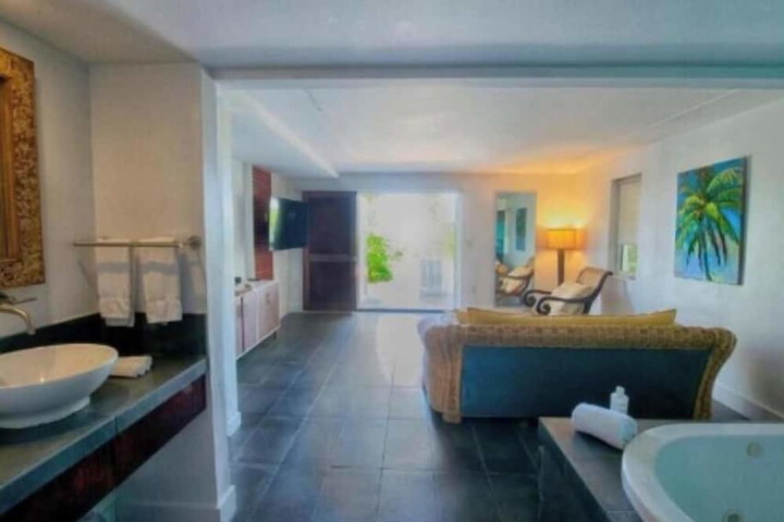 Jacuzzi Suite Overlooking The Sea @Islamorada - Iguana Suite - Islamorada, FL