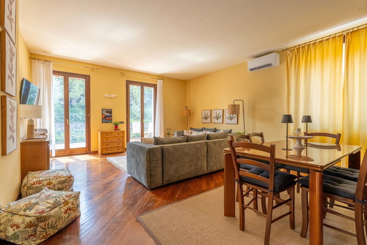 Villa Acqua Blu: Gorgeous Villa Walking Distance To Lake Garda And Its Beaches - Gargnano