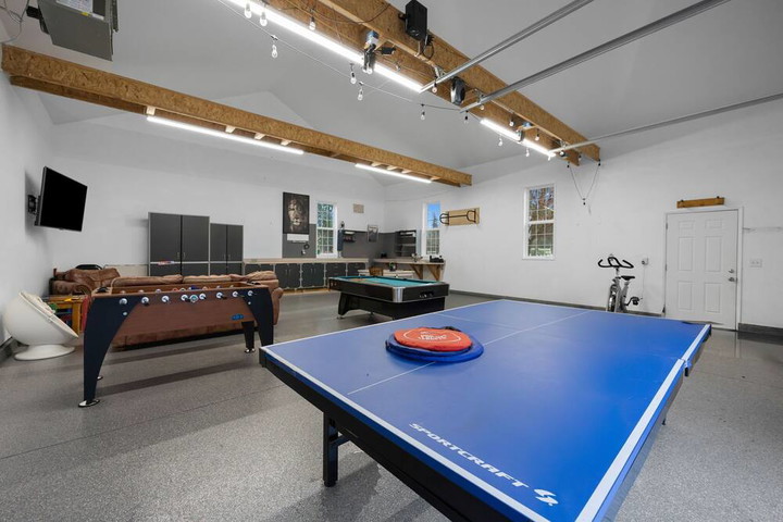 Wild Haven Retreat- Mt Hood View & Hot Tub Estate - West Linn, OR