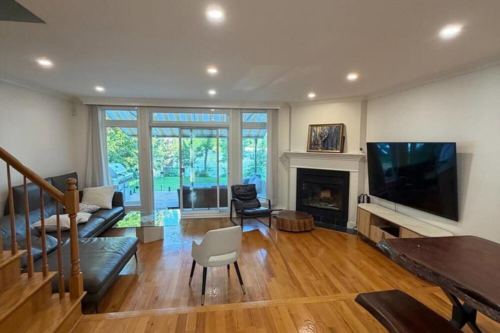 Luxury Retreat With Private Jacuzzi, Terrace & Home Office - Laval