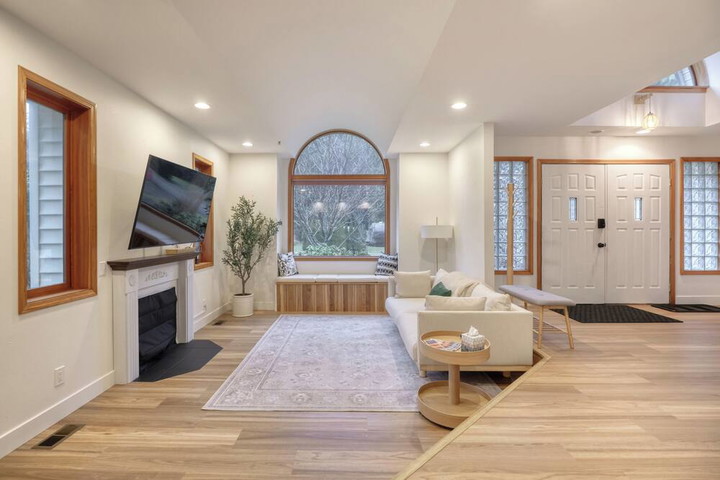 Entire Home Beautiful 3br Renovated 2026 Sauna + Jetted Tub Huge Garden - Tsawwassen