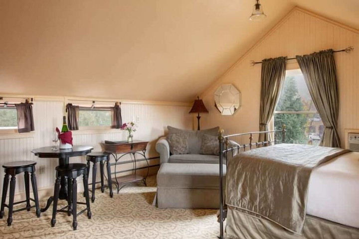 Stylish & Cozy Stay Near Museums, Dining & Yellowstone Adventures W/ Breakfast! - Cody, WY