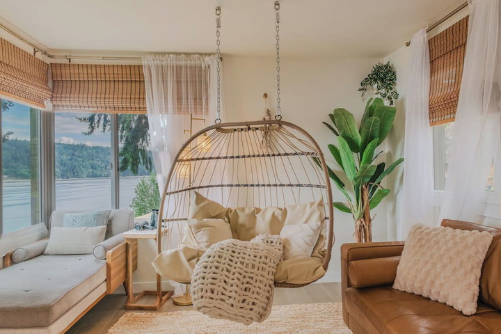 Oceanfront Boho Cottage In Bremerton - Poulsbo, WA