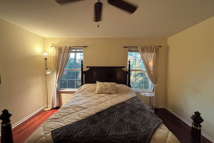 Spacious 4br-2.5 Bath Family-friendly Retreat Sleeps 8 - Schaumburg, IL