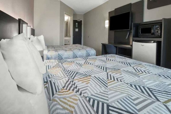 2 Full Beds | Micfridge, Non-smoking - Montgomery, AL