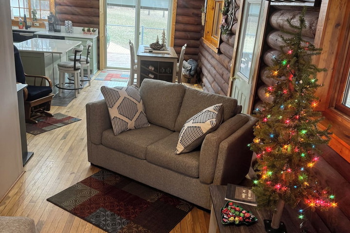 Westby Hideaway: Charming & Cozy 2-bedroom Cabin On A Peaceful Dead-end Road. - Viroqua, WI