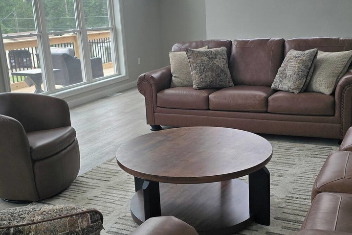 Lake Access, Seasonal Heated Pool,hot Tub. Sleeps Up To 22. - Ohio