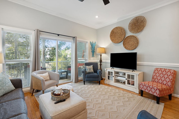 Marsh & River Views, Large Screen Porch, Community Pool & Dock - Crawdads Sing - Kiawah Island, SC