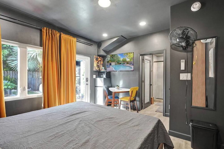 Kiki 4 - Men's Clothing Optional Guest House - Fort Lauderdale