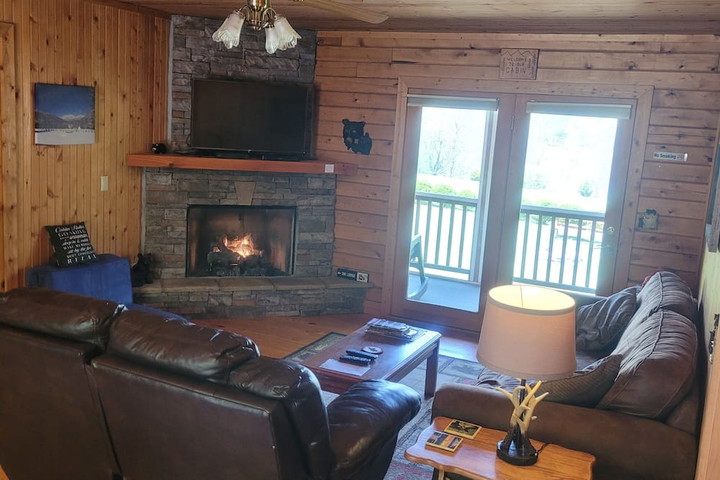Log Cabin With Country Feel And Awesome Views - Sylva, NC