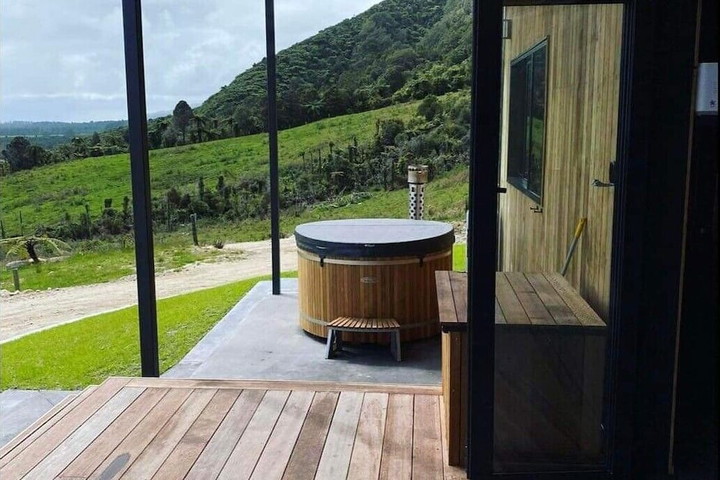 Fenian Retreat. Nestled On The Edge Of Kahurangi National Park, Karamea. - カラメア