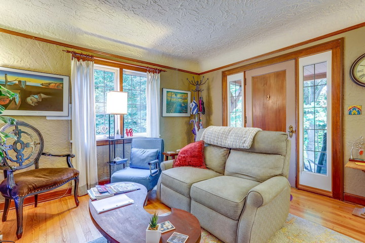 1 Mi To Park & Waterfront! Seattle Home W/ Balcony - Seattle, WA