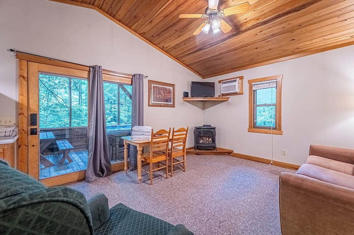 Romantic Cabin 1 With Hot Tub On Screened Porch Next To National Park - Fayetteville, WV