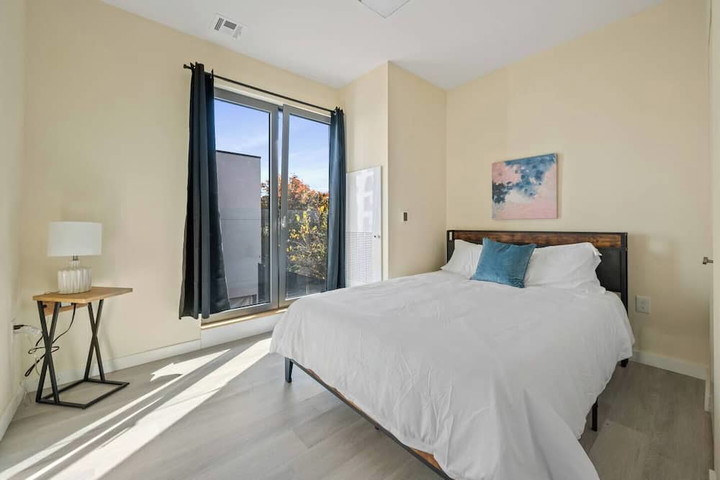 Fabulous 2br ! Free Parking !  30 Min To Nyc ! - East Rutherford, NJ