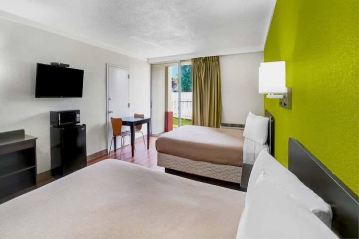 2 Queen Beds | Smoking, Micfridge - Princeton, NJ