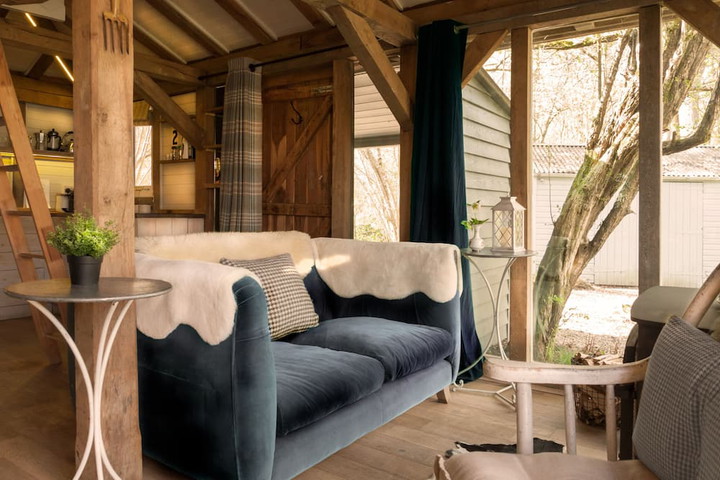 Cabin In The Woods With Hot Tub | Perfect For Two - Horsham, UK
