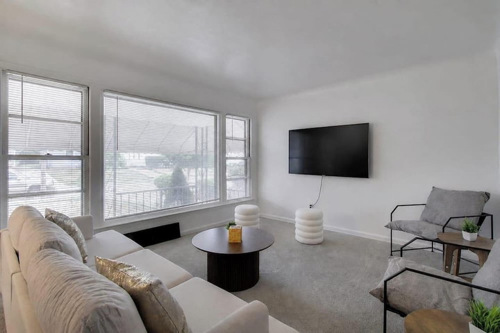 Pet-friendly 3br  Game Room  Near Hospitals - Cleveland Heights, OH