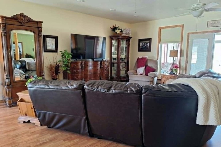 Spacious 5-bedroom Overlooking Kaw Lake - Ponca City, OK